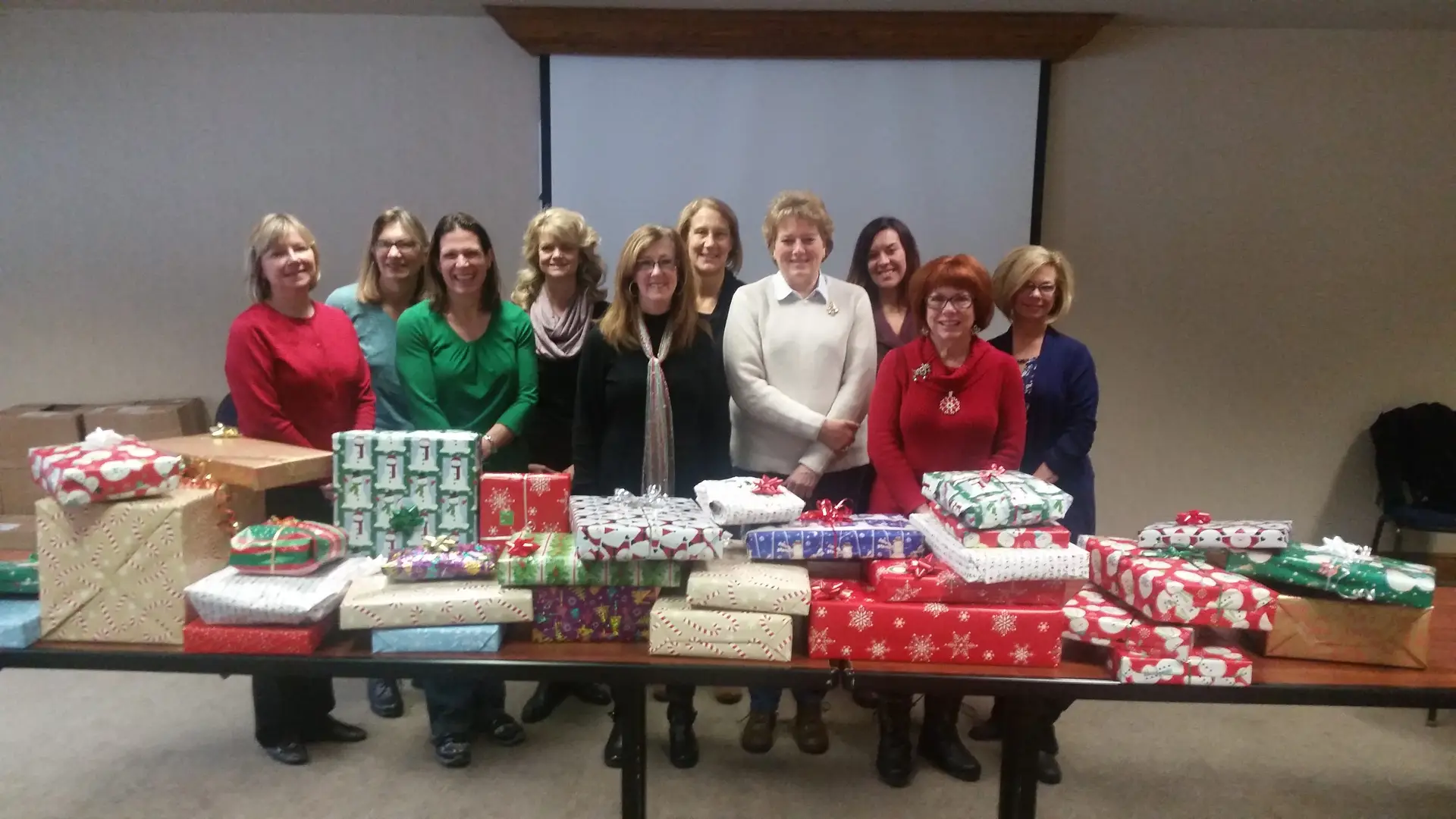 United Way of Lake County Women's Leadership Council Makes Holidays ...
